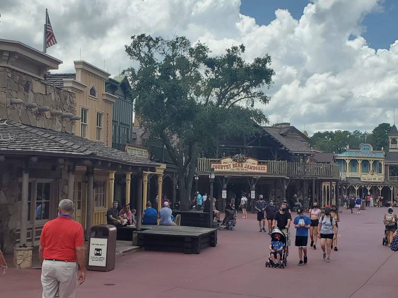 Complete Guide to Magic Kingdom – Kozmo Photos