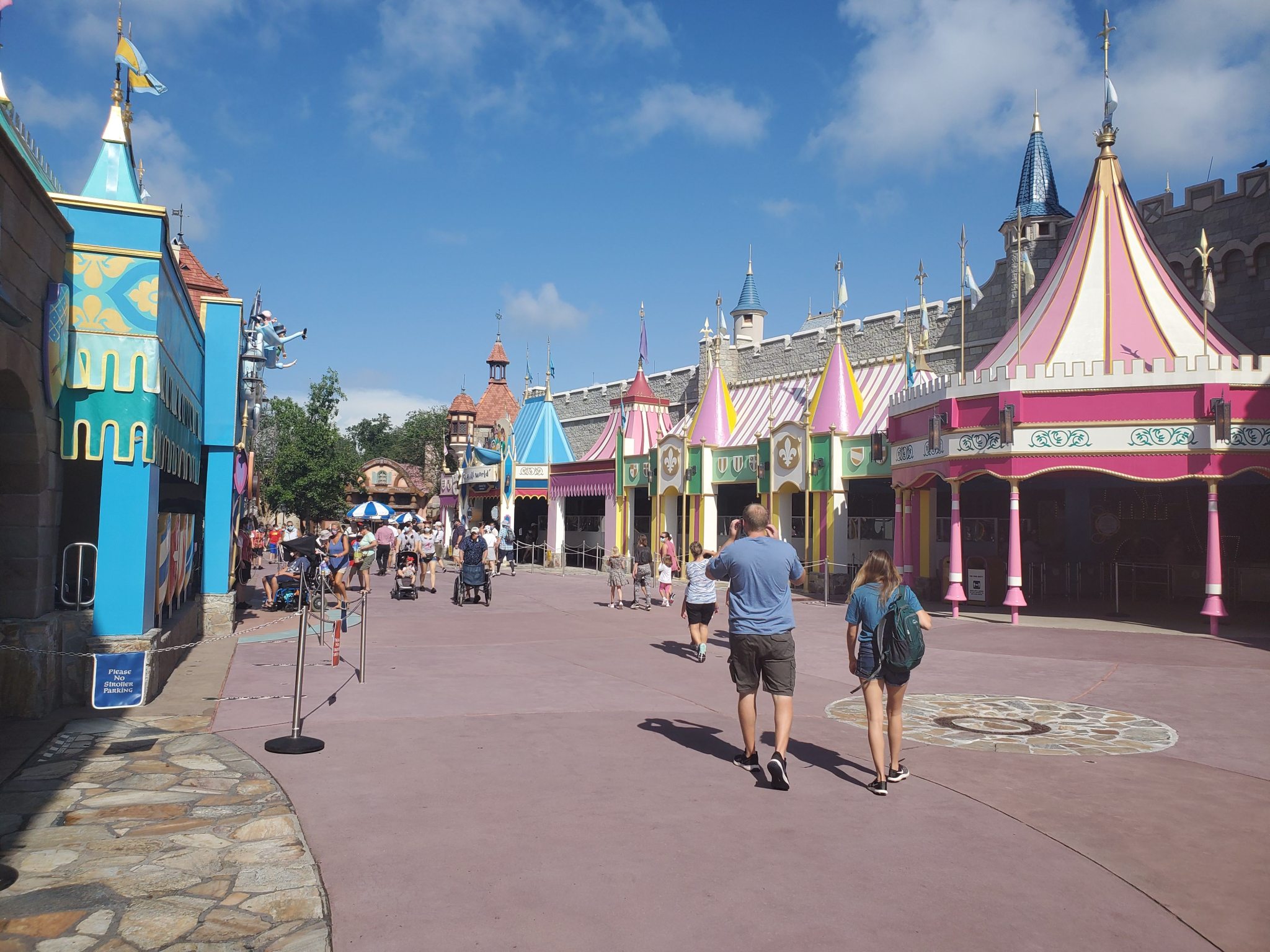 Complete Guide to Magic Kingdom – Kozmo Photos